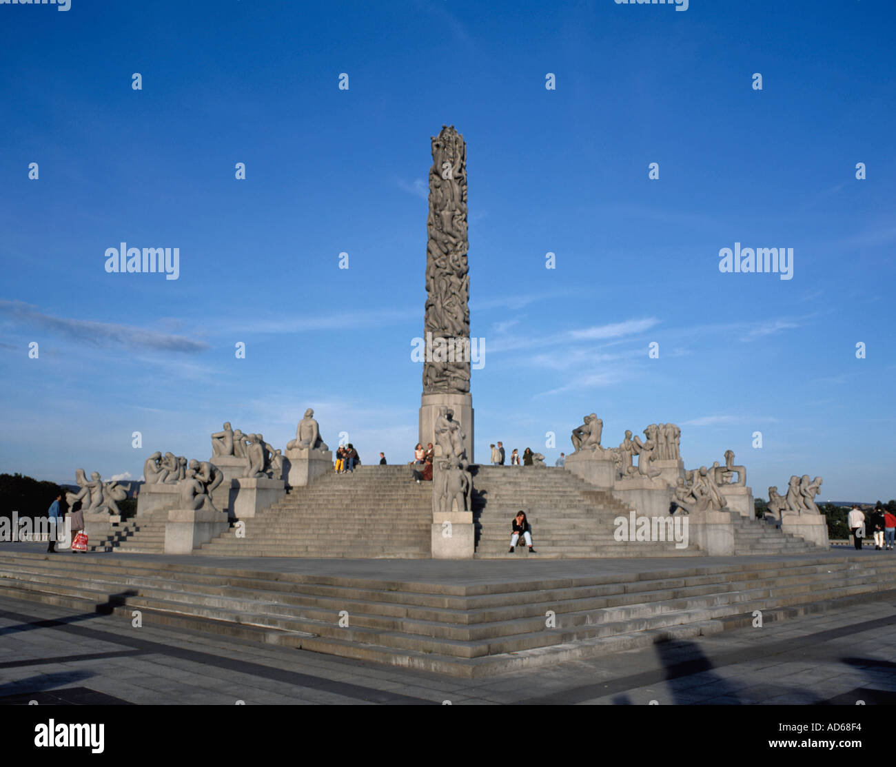 Monolitten (The Monolith) at sunset, Vigelandsparken (Vigeland ...