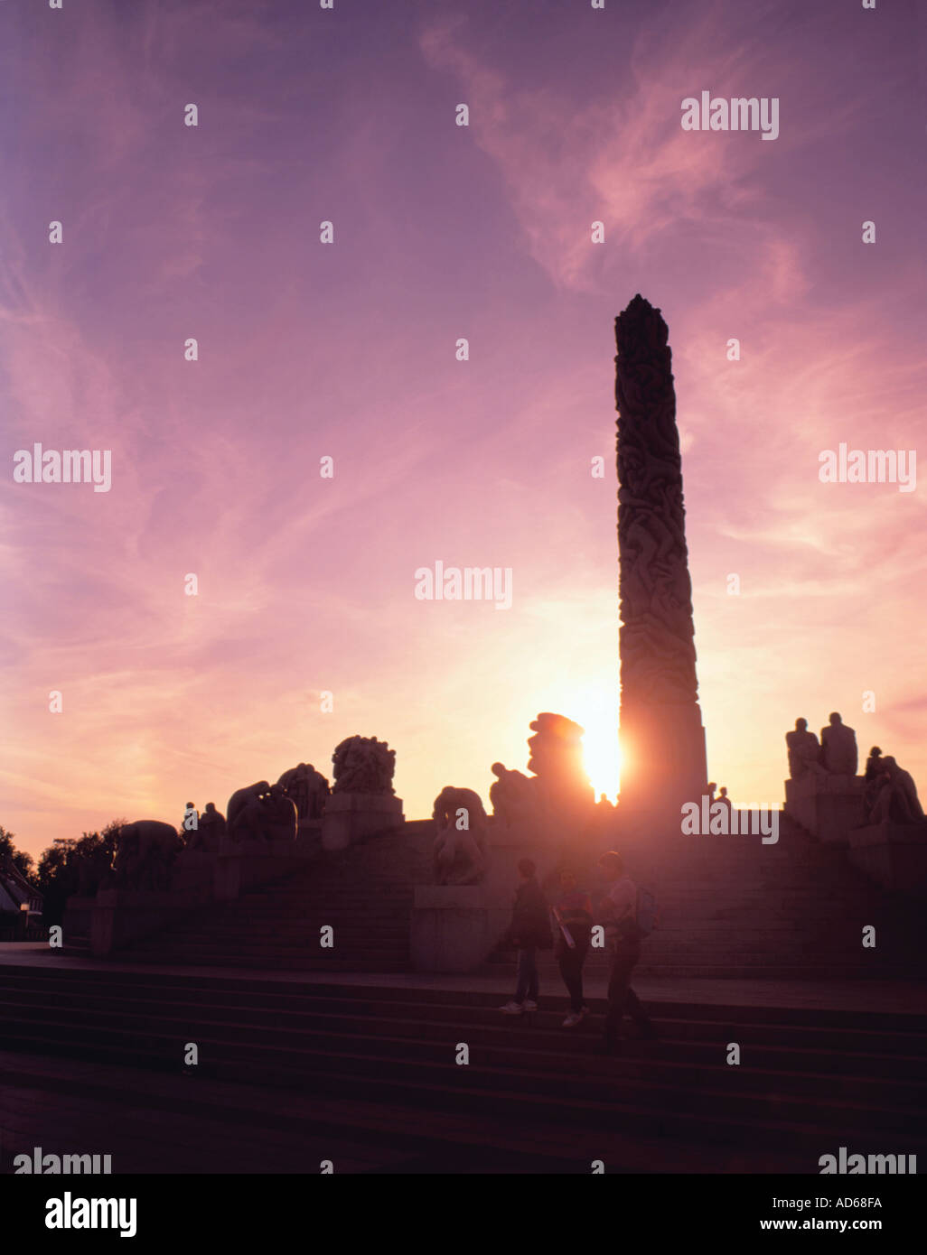 Monolitten (The Monolith) at sunset, Vigelandsparken (Vigeland ...