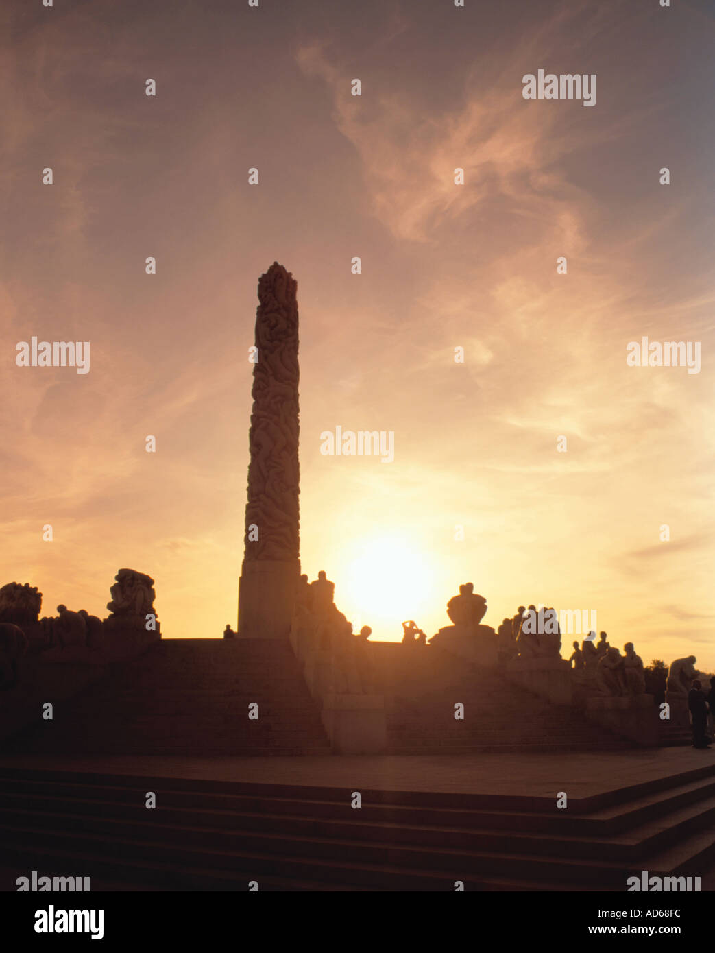 Monolitten (The Monolith) at sunset, Vigelandsparken (Vigeland ...