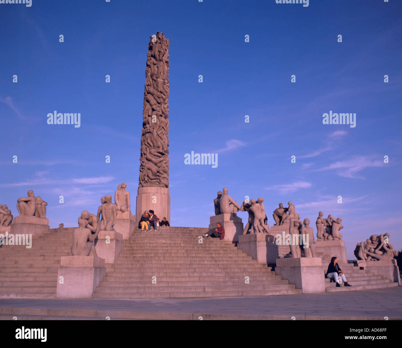 Monolitten ( The Monolith ) at sunset, Vigelandsparken (Vigeland ...