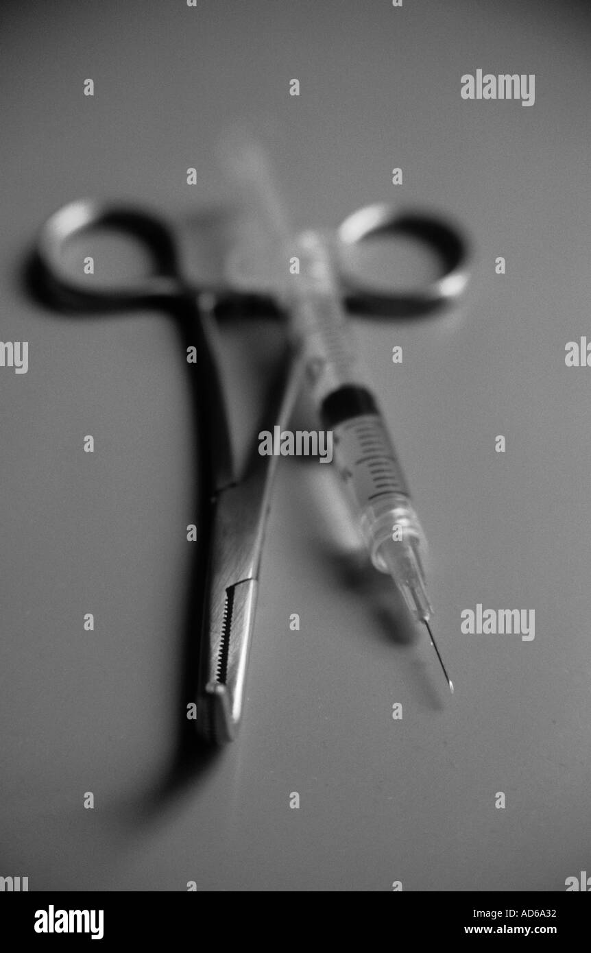 Syringe and medical forceps in black and white Stock Photo - Alamy