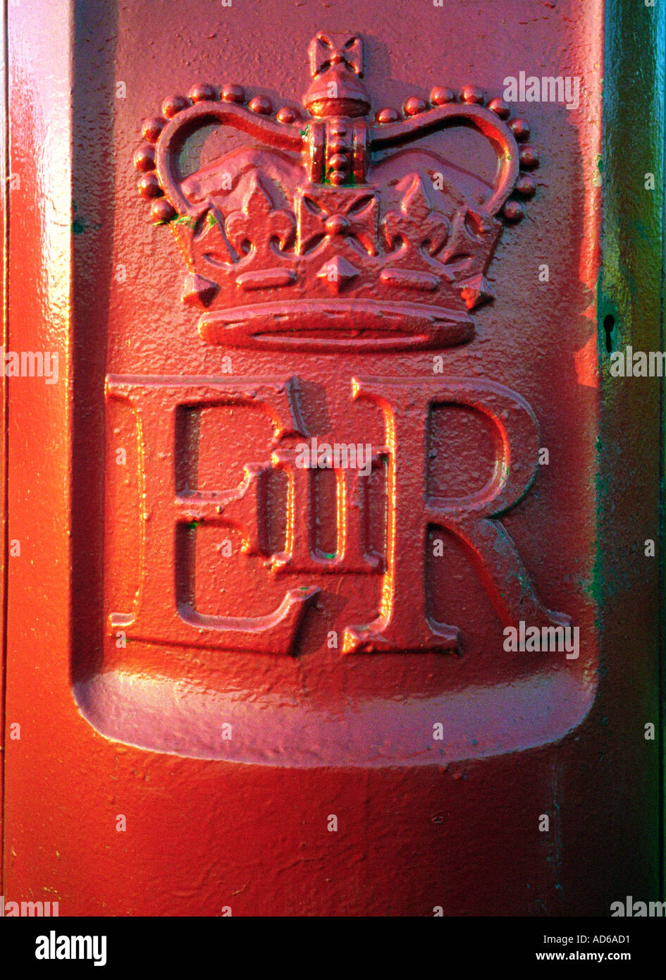 Crown symbol on British Royal Mail pillar box Stock Photo - Alamy