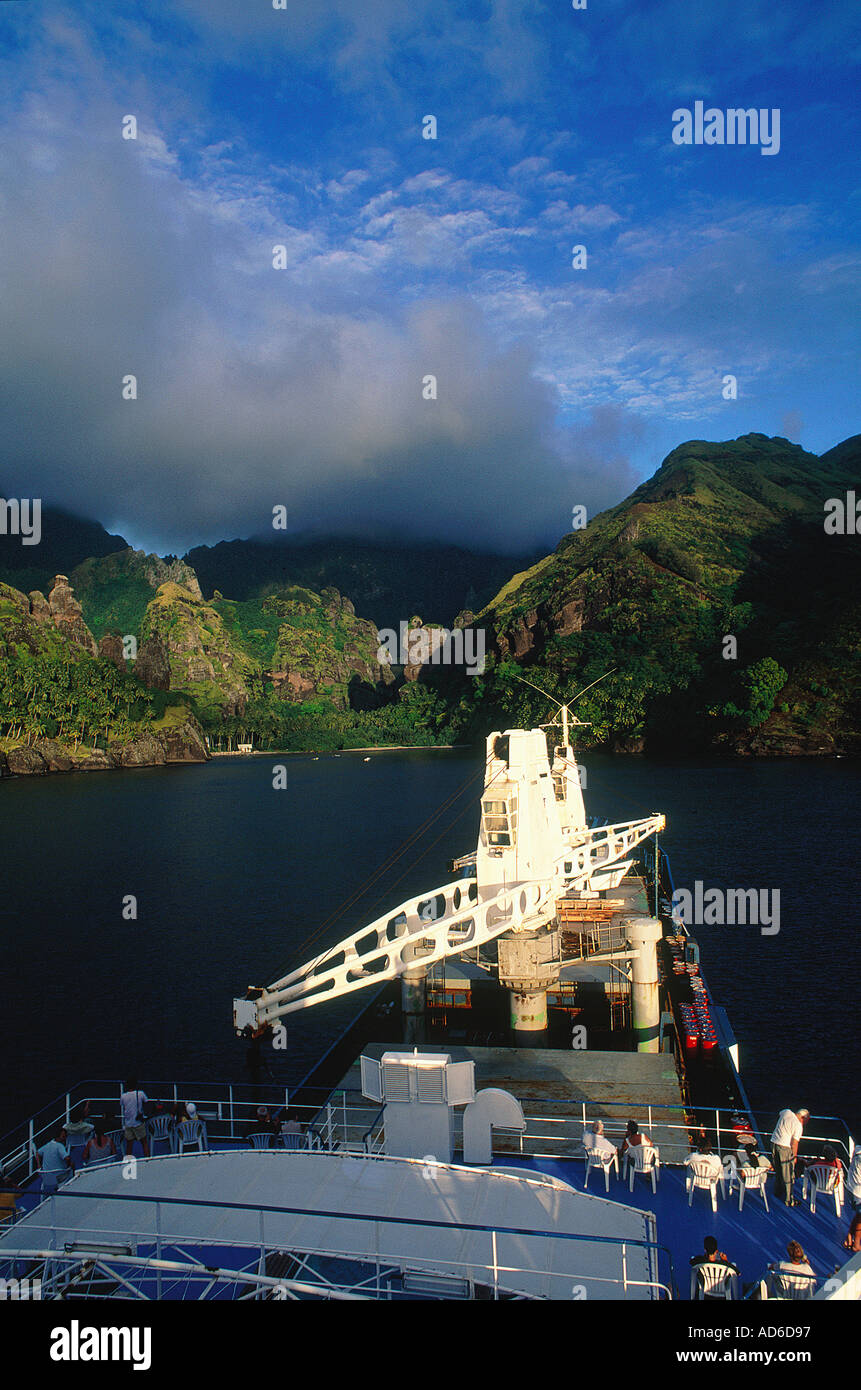 FRENCH POLYNESIA MARQUESAS ARCHIPELAGO FATU HIVA ISLAND HANAVAVE BAY ...