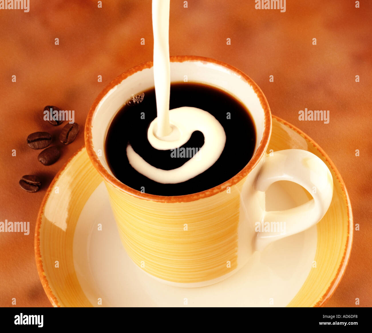 Cream pour hi-res stock photography and images - Alamy