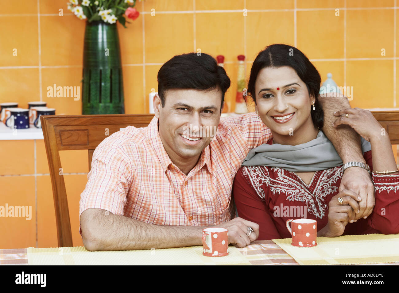 Women Sitting Around Kitchen Table Stock Photos & Women Sitting Around ...