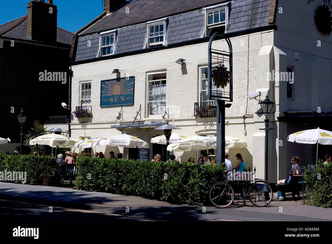 The sun inn pub barnes hi-res stock photography and images - Alamy