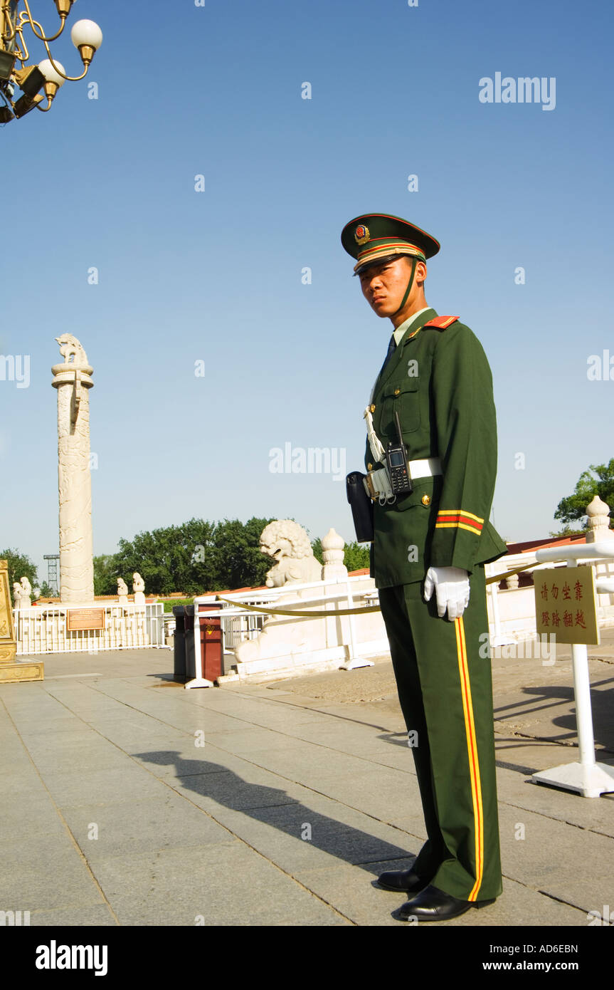 Soldier standing guard hi-res stock photography and images - Alamy