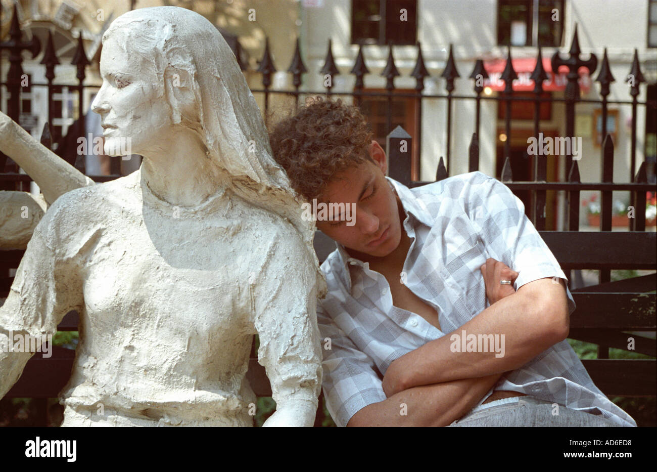 Female sculpture hi-res stock photography and images - Alamy