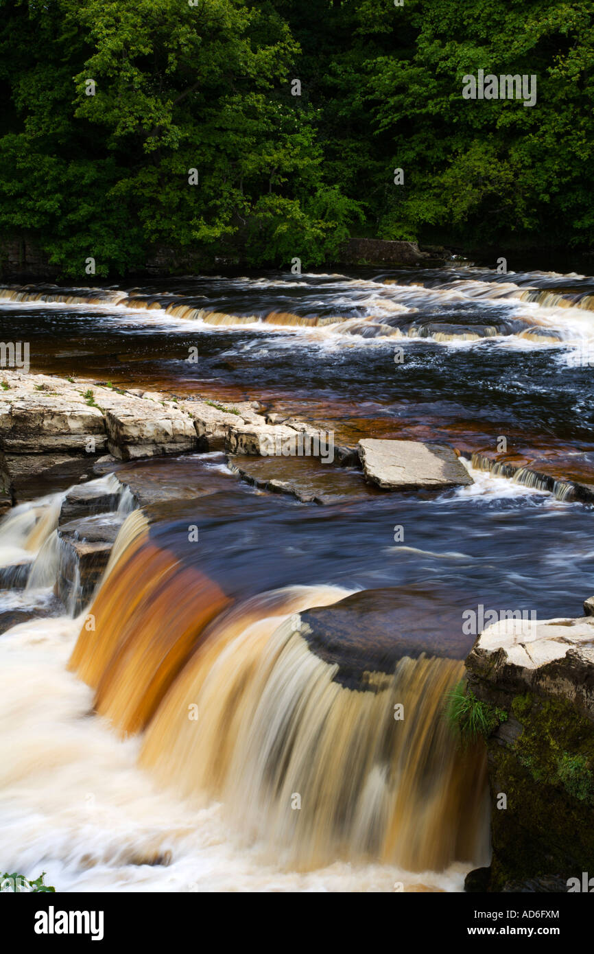 Moving waterfall richmond yorkshire hi-res stock photography and images ...