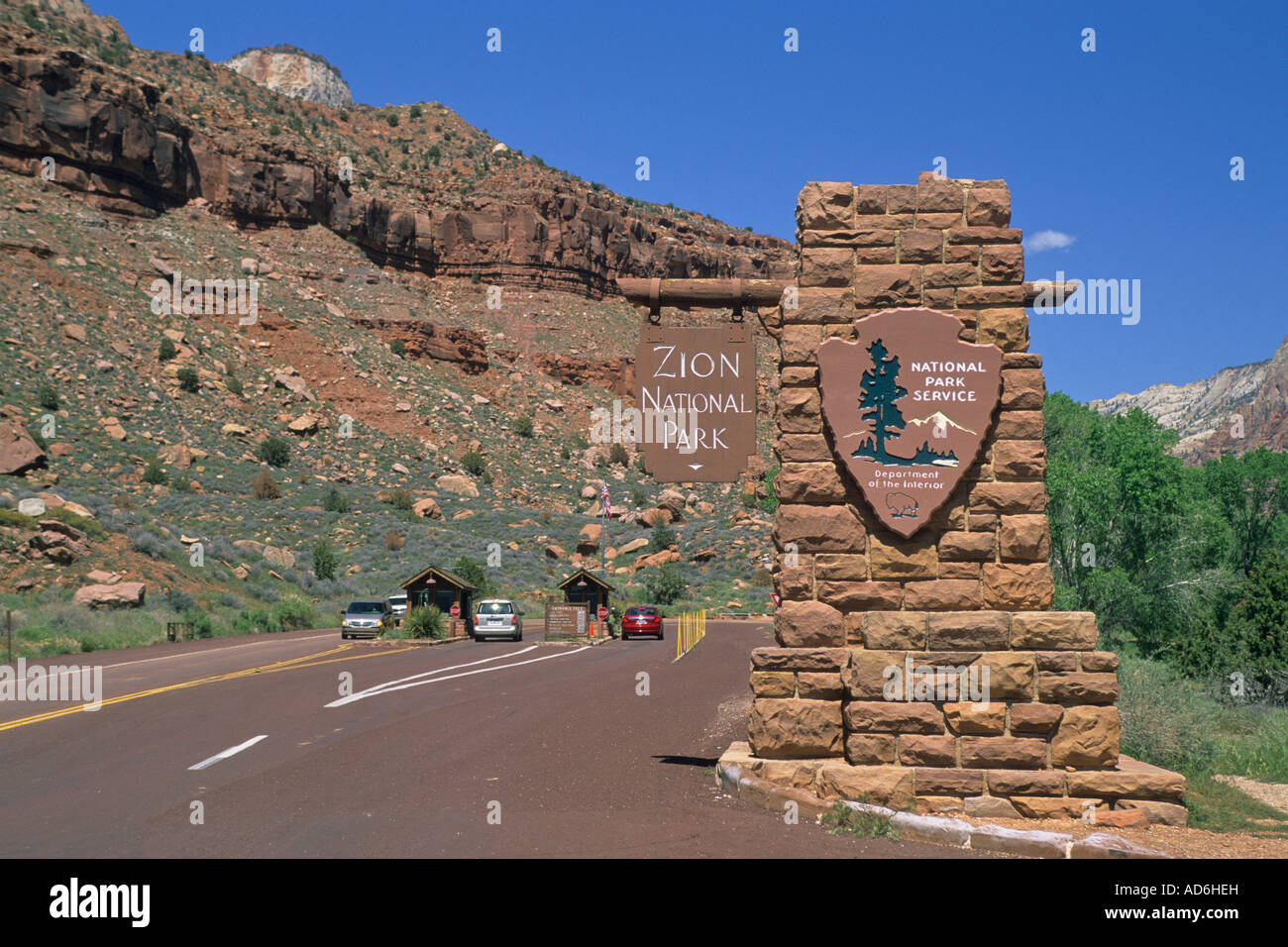 Entrance sign and Station at Zion National Park near Springdale UTAH ...