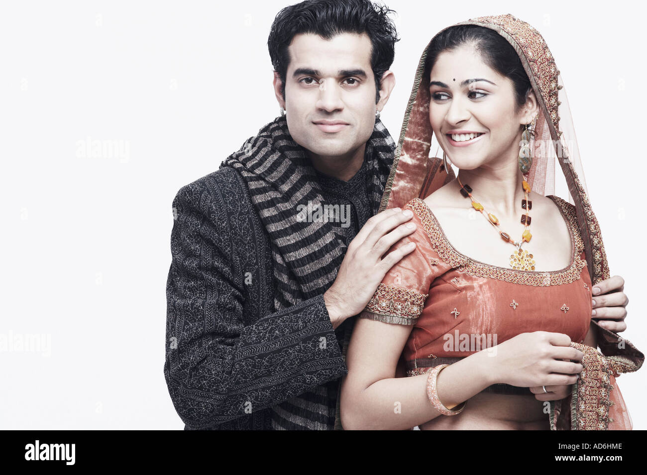 Indian bride and groom hands hi-res stock photography and images - Alamy