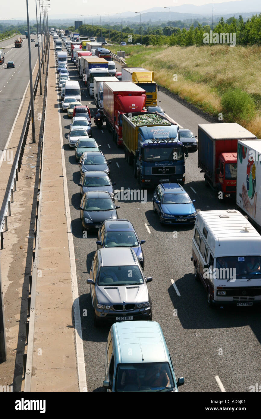 Heavy motorway traffic on m5 hi-res stock photography and images - Alamy