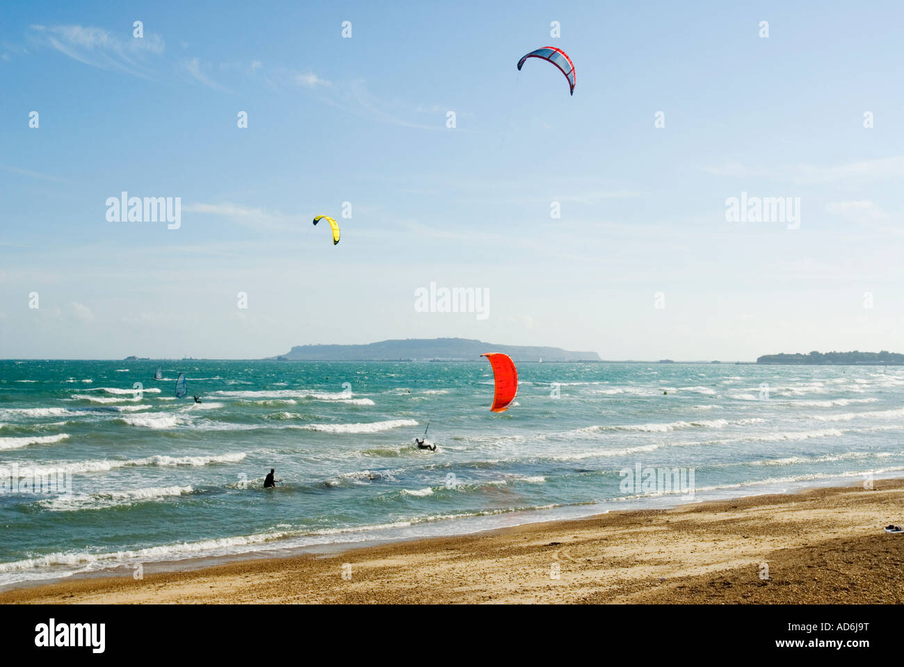 Kite surfers weymouth hi-res stock photography and images - Alamy