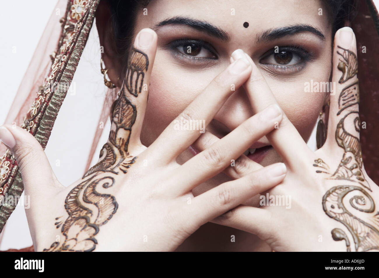 Portrait indian woman bindi henna hi-res stock photography and images ...
