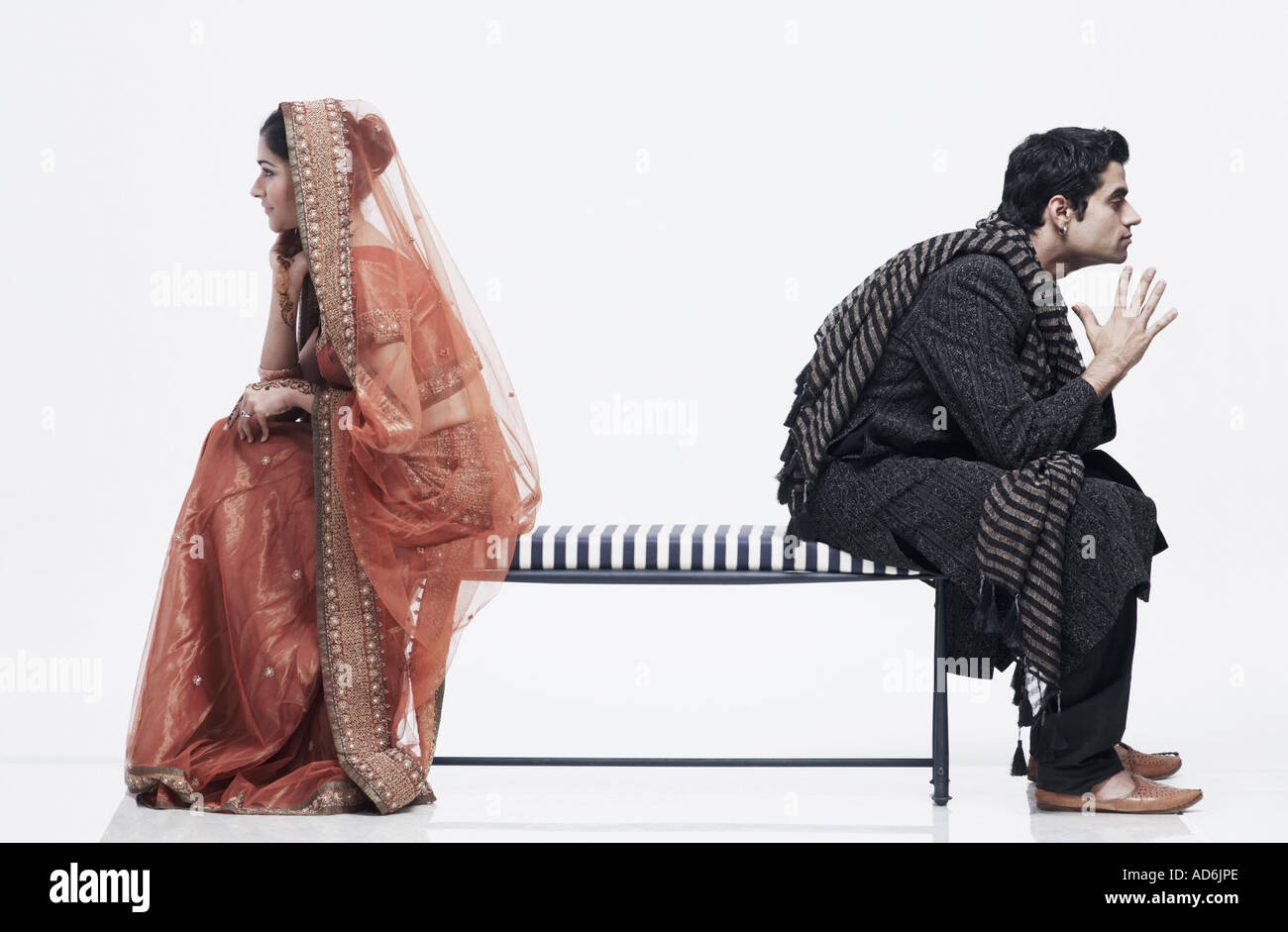 People sitting on bench opposite hi-res stock photography and images ...