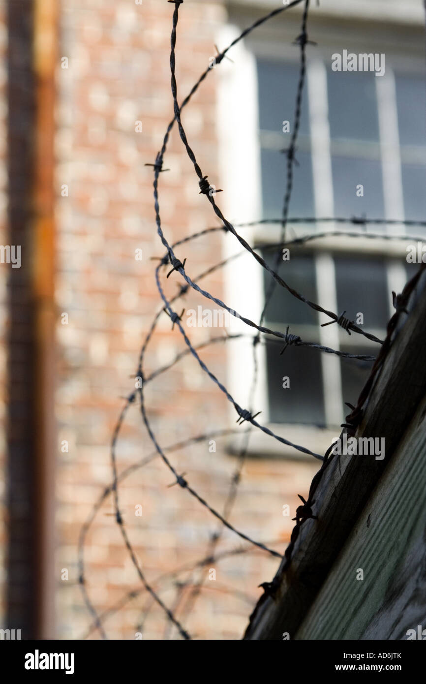 Barbed wire on wall hi-res stock photography and images - Alamy