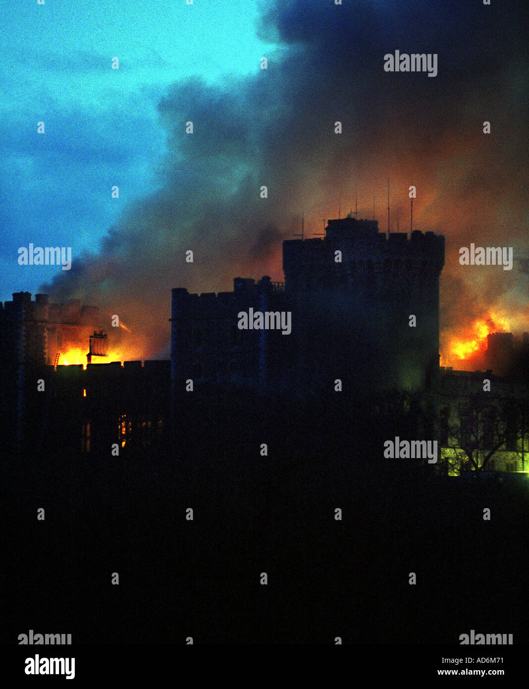 Castle In Flames Stock Photos & Castle In Flames Stock Images - Alamy