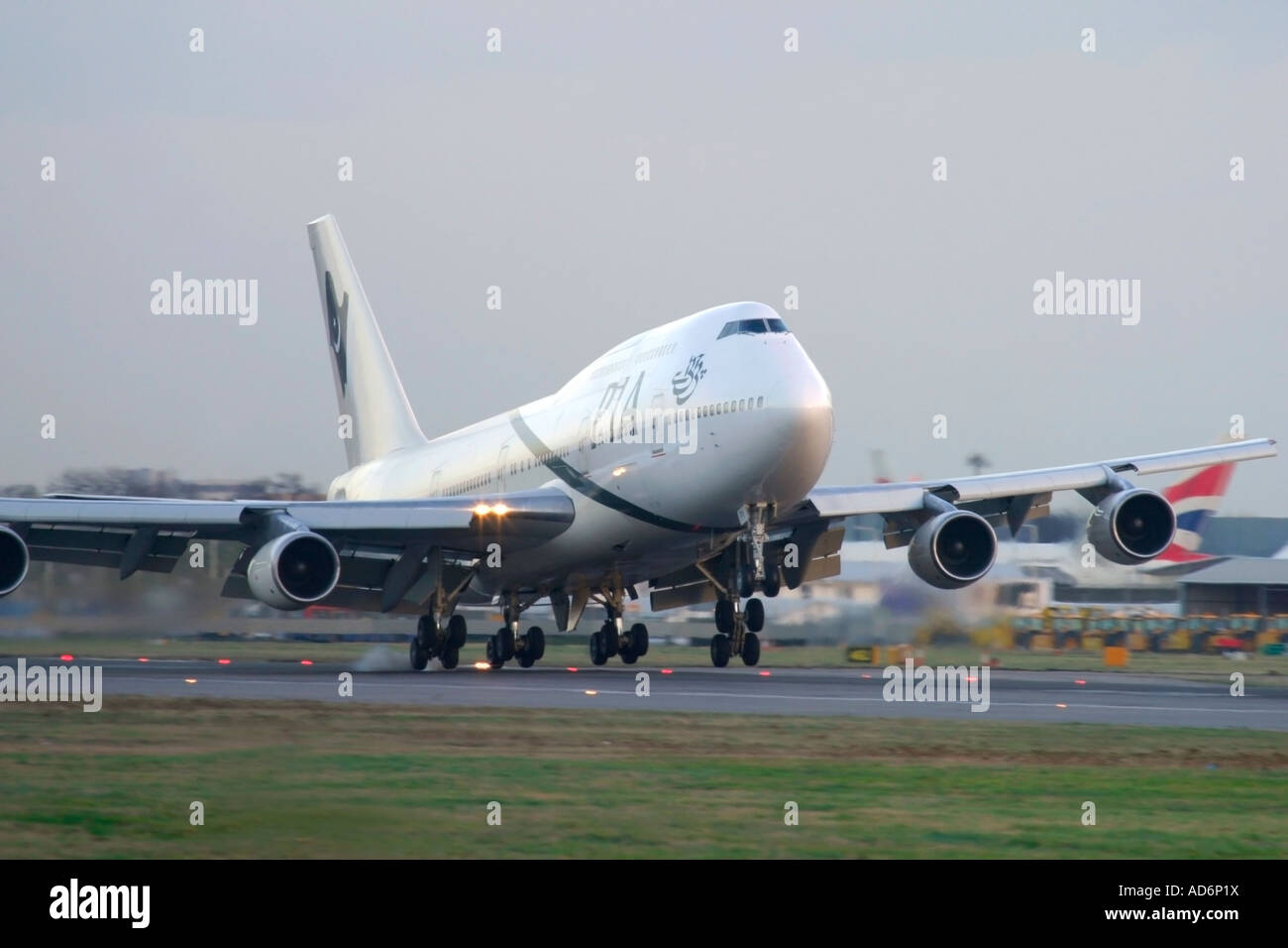 Pakistan International Airlines PIA Boeing 747 landing at London ...