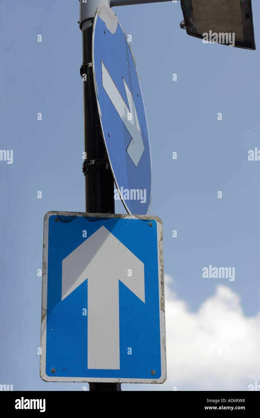 One way road sign uk straight hi-res stock photography and images - Alamy
