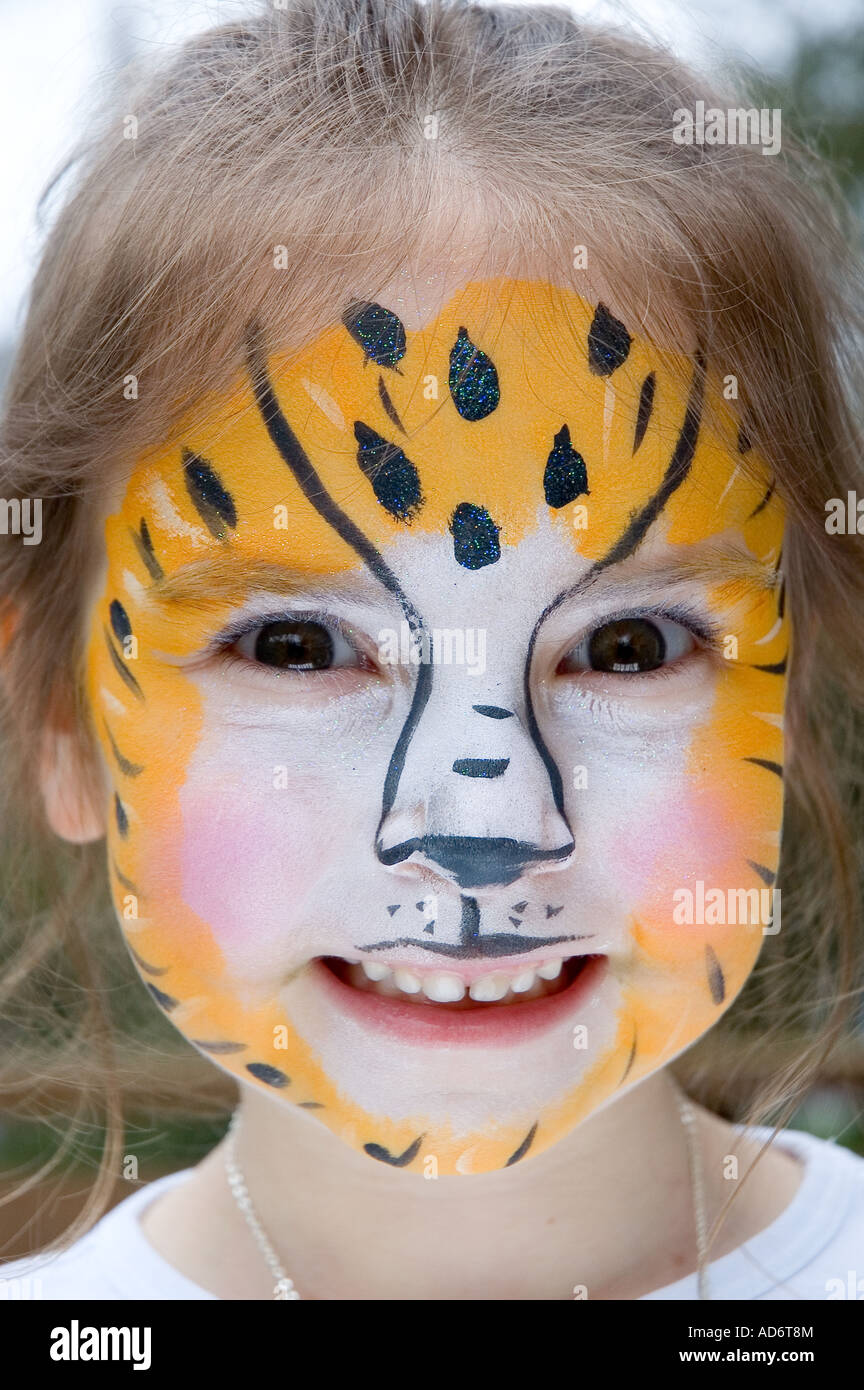 Child face painting tiger hi-res stock photography and images - Alamy