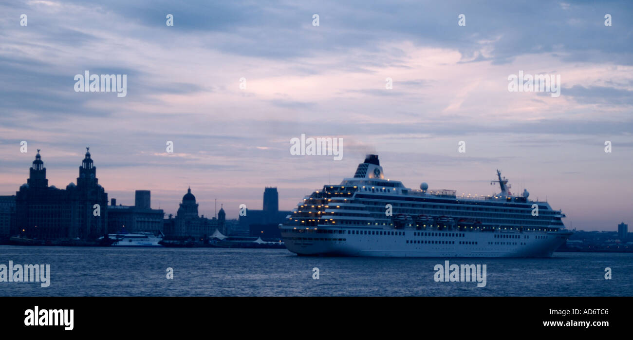 Cruise Liner Crystal Symphony Stock Photo - Alamy