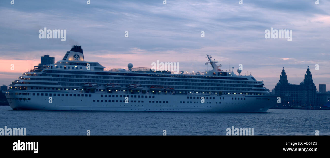 Cruise Liner Crystal Symphony Stock Photo - Alamy
