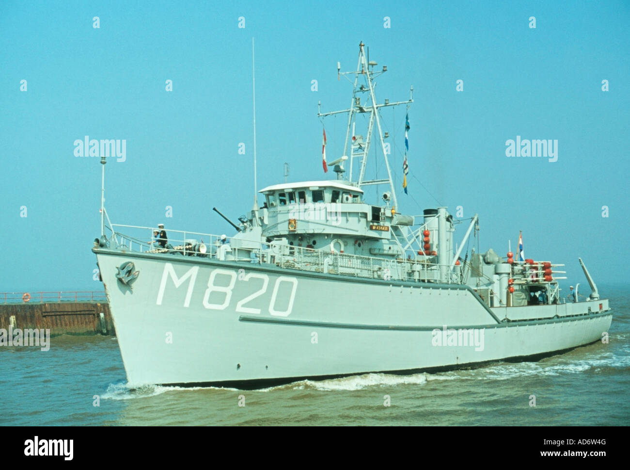 Minesweeper mine sweeper hi-res stock photography and images - Alamy
