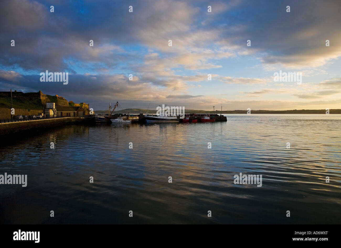 Irish castle overlooking sea hi-res stock photography and images - Alamy