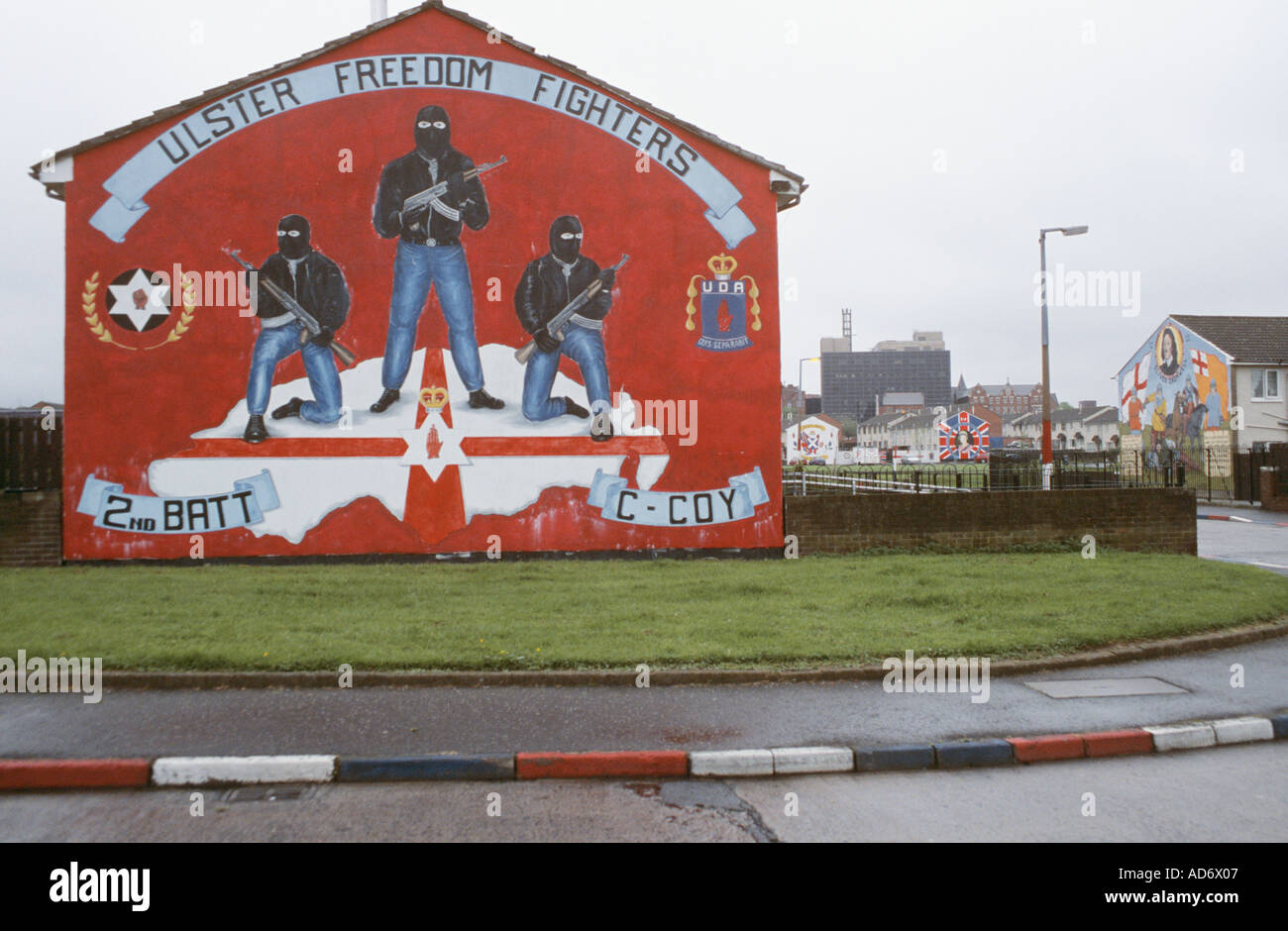 UK Belfast Loyalist paramilitary mural on the Shankill Road estate ...