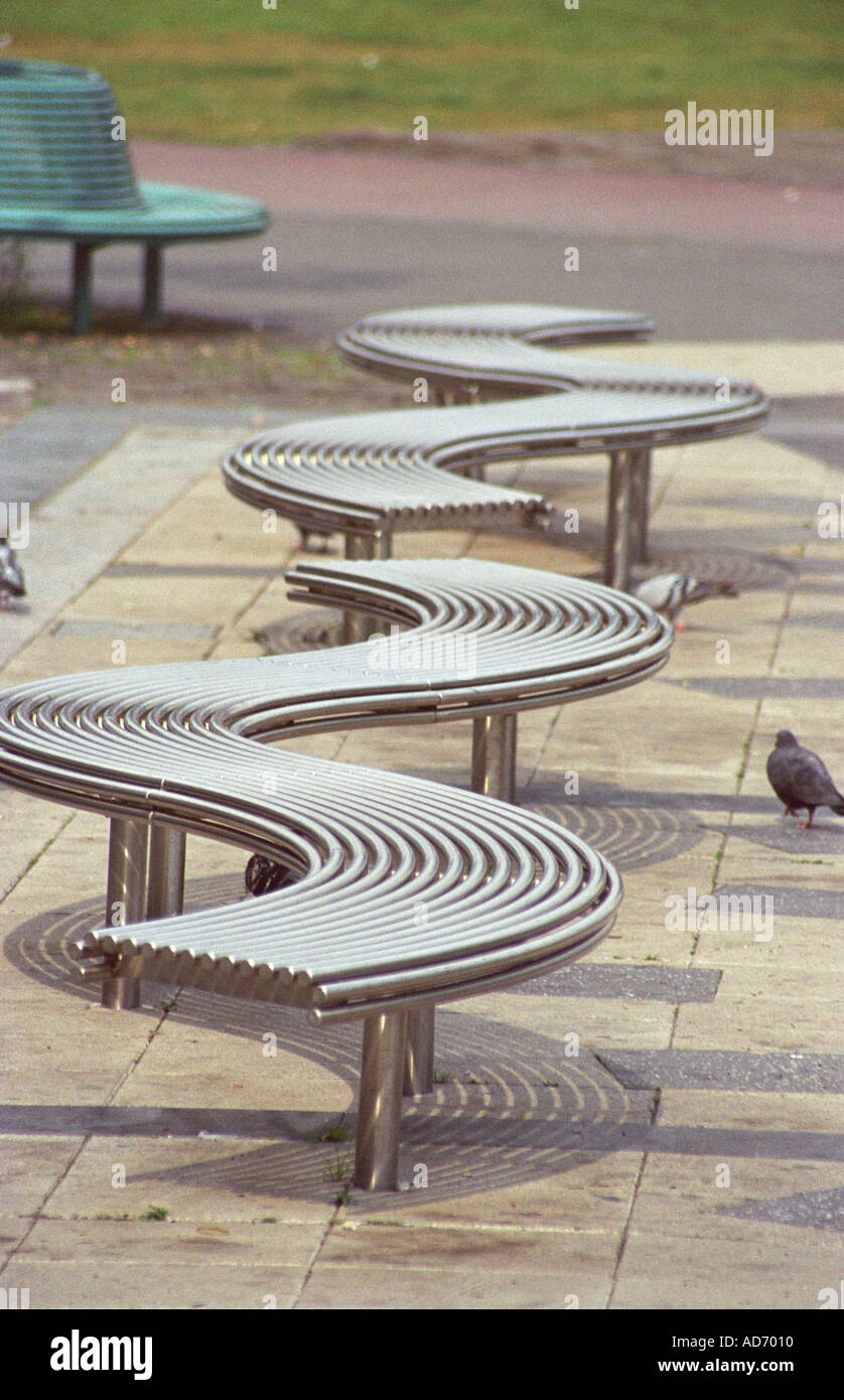 Bench library hi-res stock photography and images - Alamy