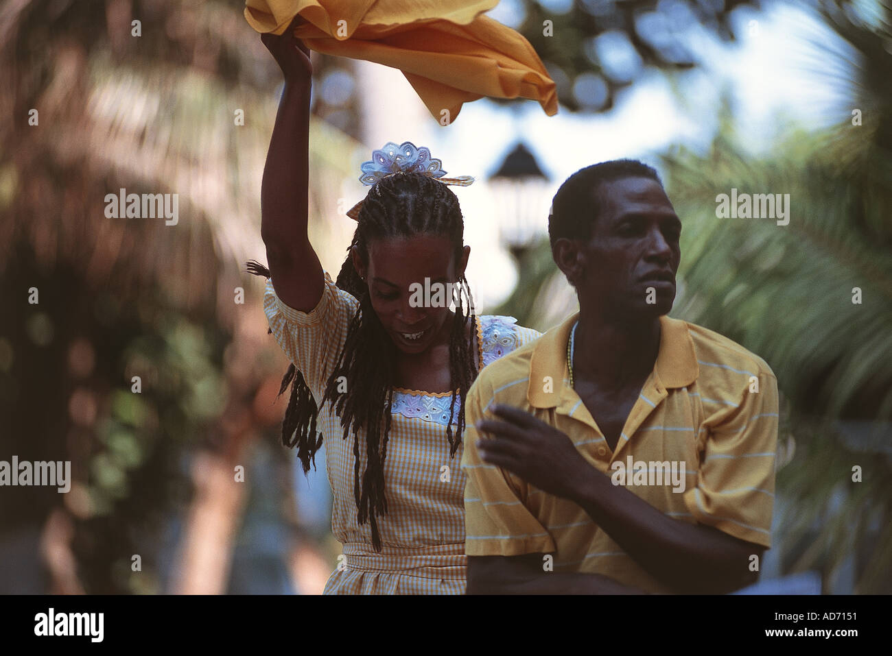 Havana couple portraits hi-res stock photography and images - Alamy