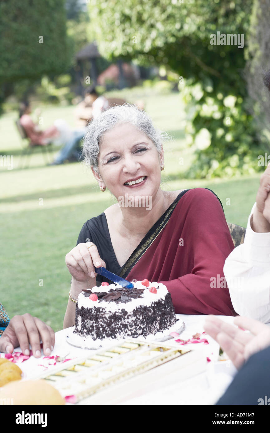 Indian woman cutting cake hi-res stock photography and images - Alamy