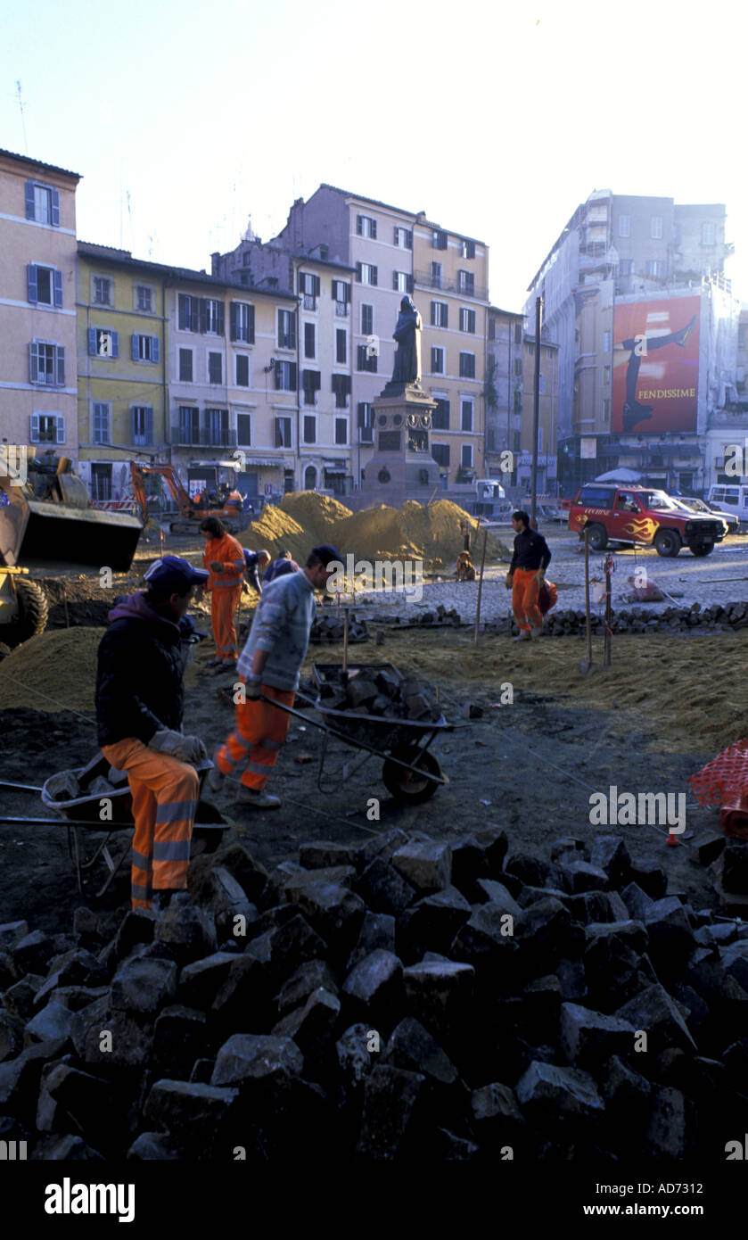 CONSTRUCTION WORKERS ROME ITALY Stock Photo - Alamy