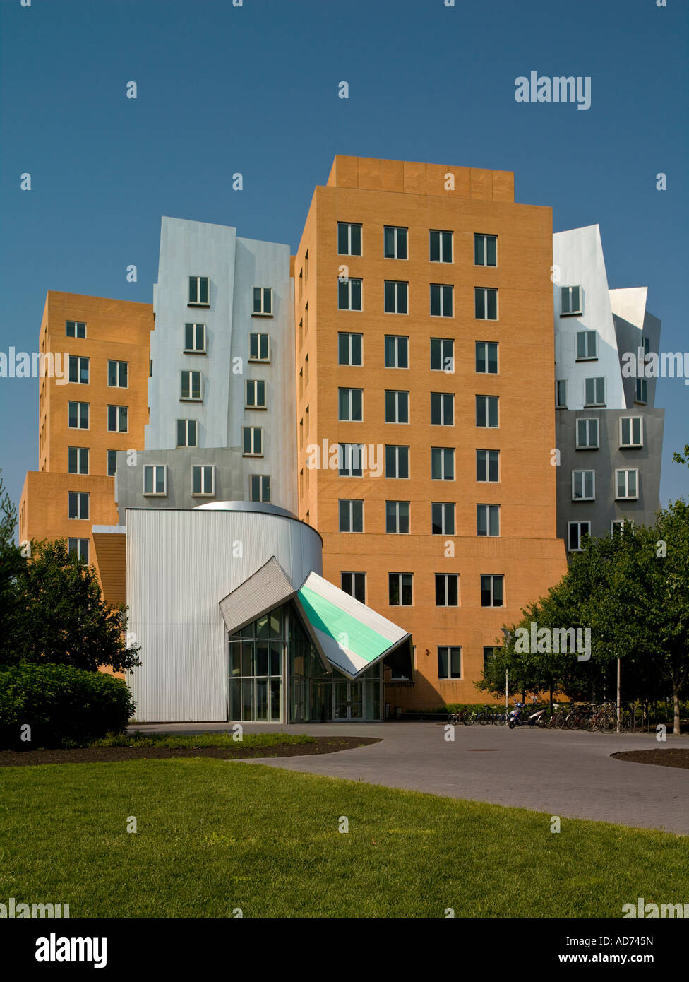 The Ray and Maria Stata Center for Computer, Information, and ...
