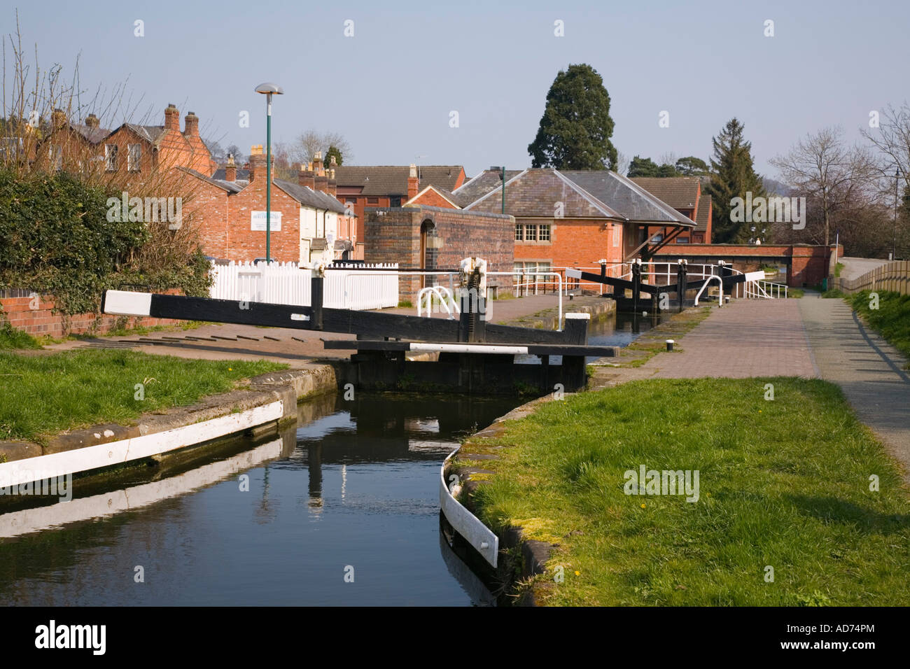 Narrow Lock and gates at Powysland Museum and Montgomery Canal Centre ...