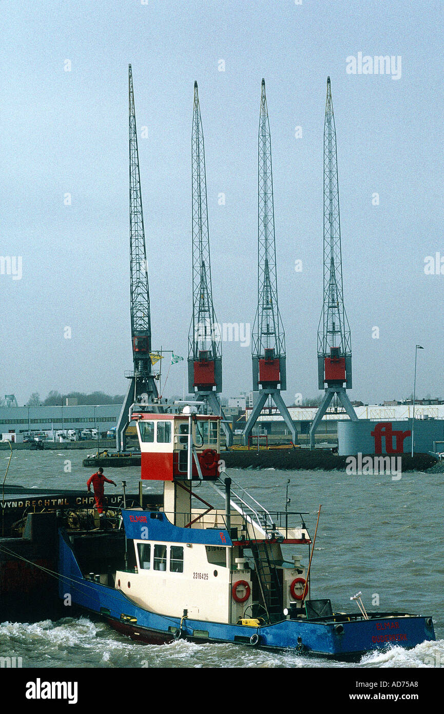 NETHERLANDS ROTTERDAM THE HARBOUR TUG AND CRANES Stock Photo - Alamy
