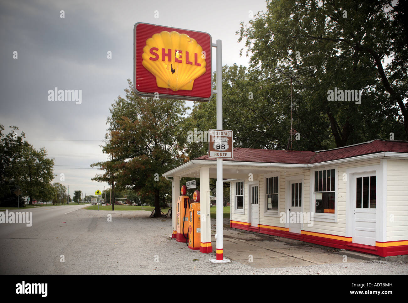 Old gas station illinois hi-res stock photography and images - Alamy
