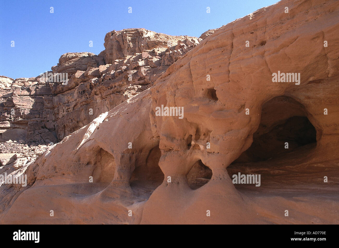 EGYPT SINAI DESERT RED ROCKS SCULPTED BY EROSION Stock Photo - Alamy