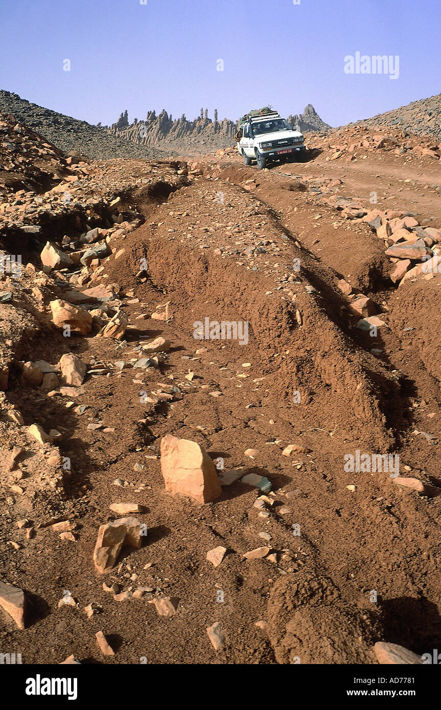 ALGERIA SAHARA HOGGAR 4 WHEELS DRIVE HEADING ON TRAIL IN THE ATAKOR ...