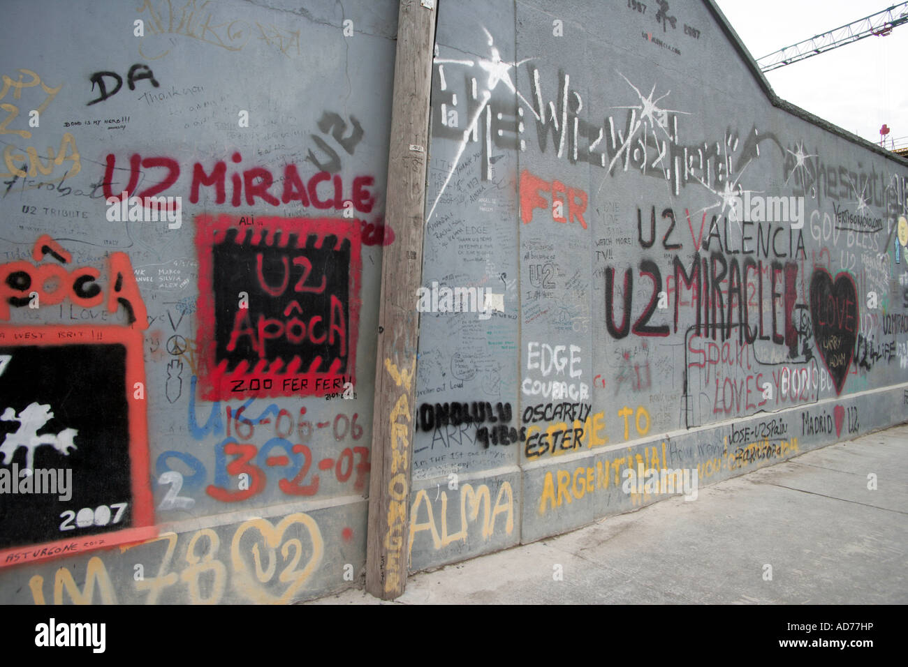 U2 Tribute wall 1987 2007 Dublin Docklands where fans pay tribute to ...