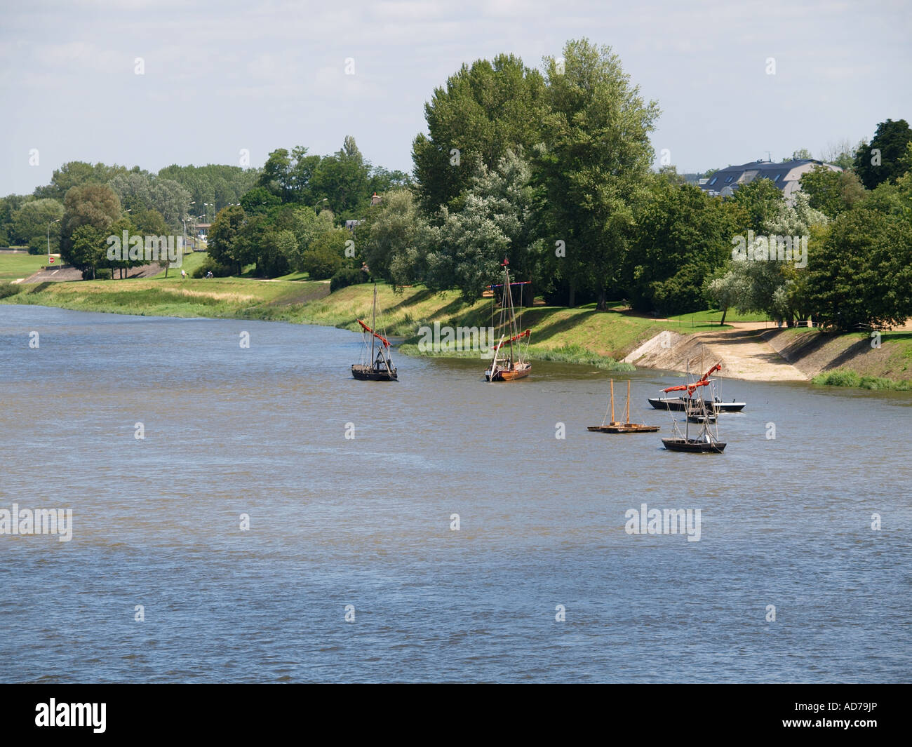 Floating barges hi-res stock photography and images - Alamy