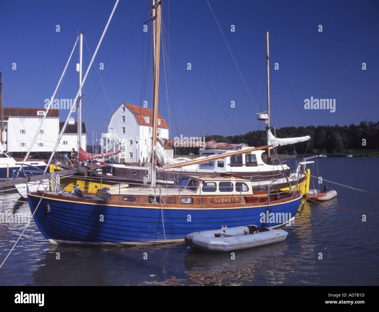 Cruising power boats hi-res stock photography and images - Alamy