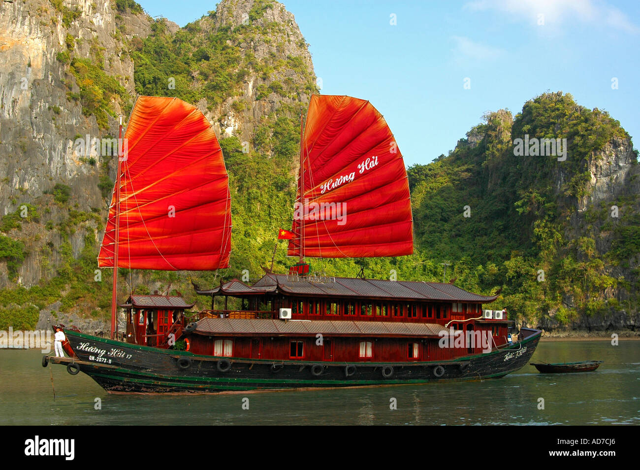 Traditional Vietnamese junk boat in Halong Bay Viet Nam Stock Photo - Alamy