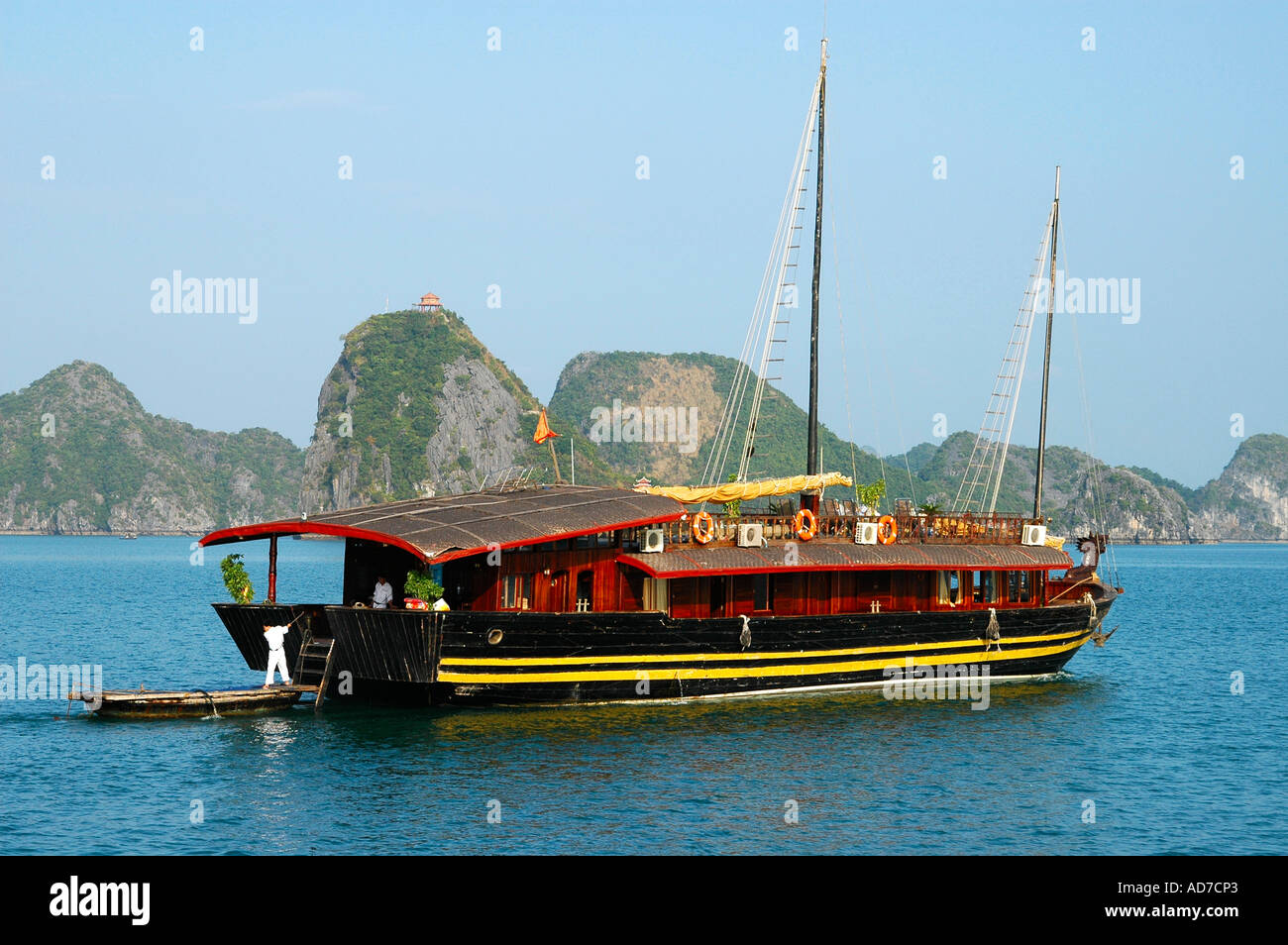Traditional Vietnamese junk boat in Halong Bay Viet Nam Stock Photo - Alamy