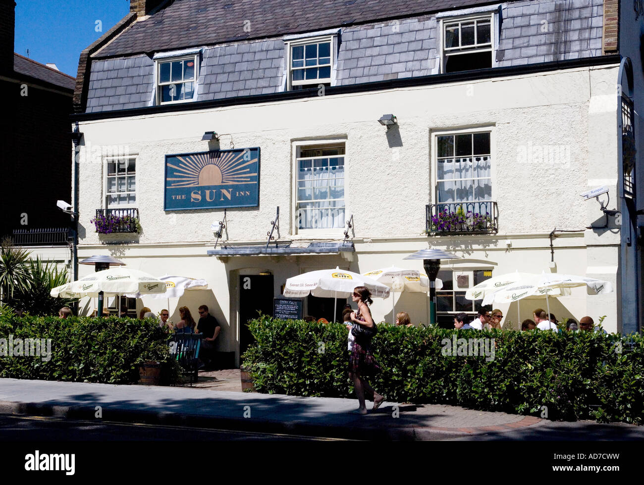 The sun inn pub barnes hi-res stock photography and images - Alamy