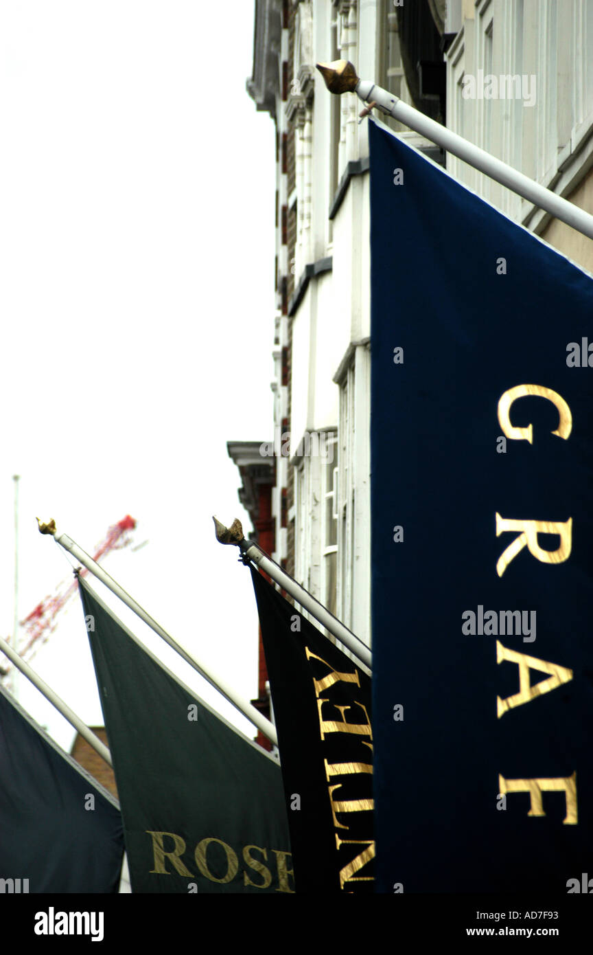Bond street shop flags hi-res stock photography and images - Alamy