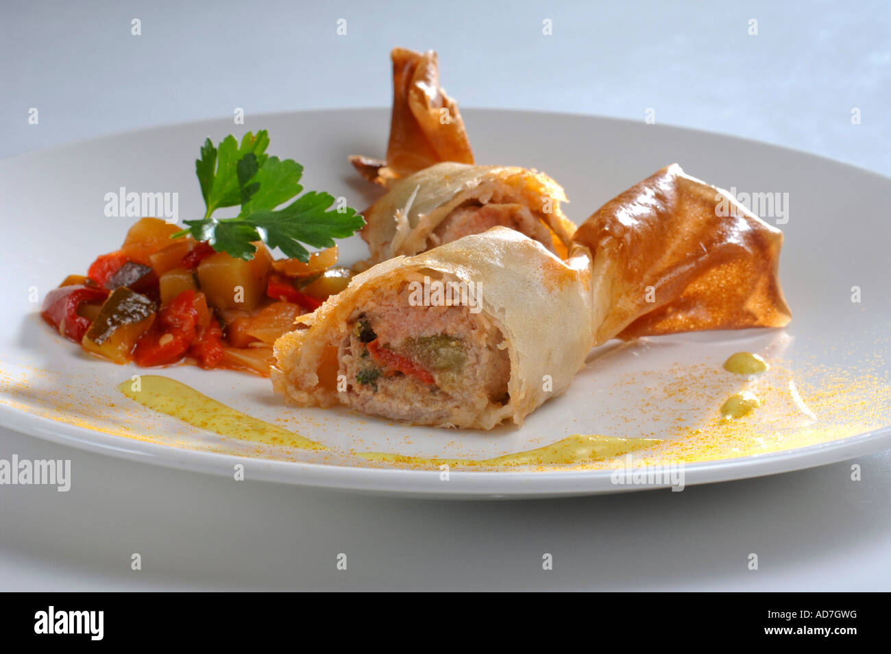 Crispy filo prawns hi-res stock photography and images - Alamy