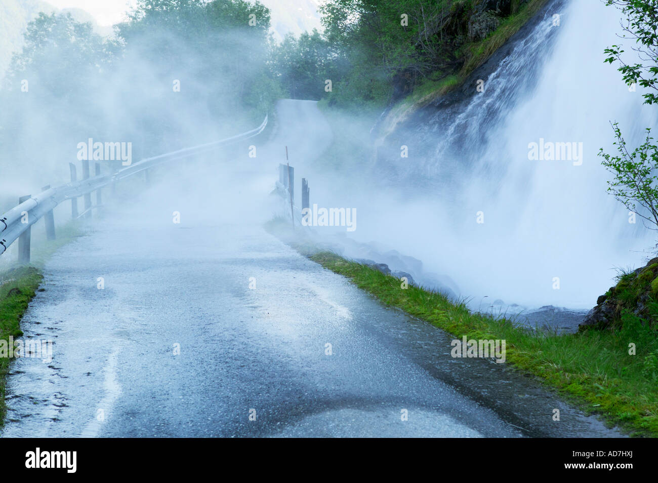 Water across road hi-res stock photography and images - Alamy