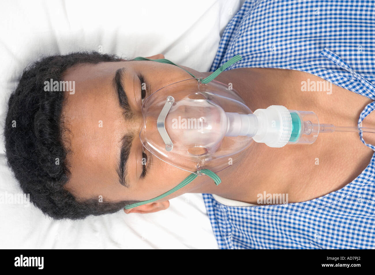 Close-up of a patient wearing an oxygen mask Stock Photo - Alamy