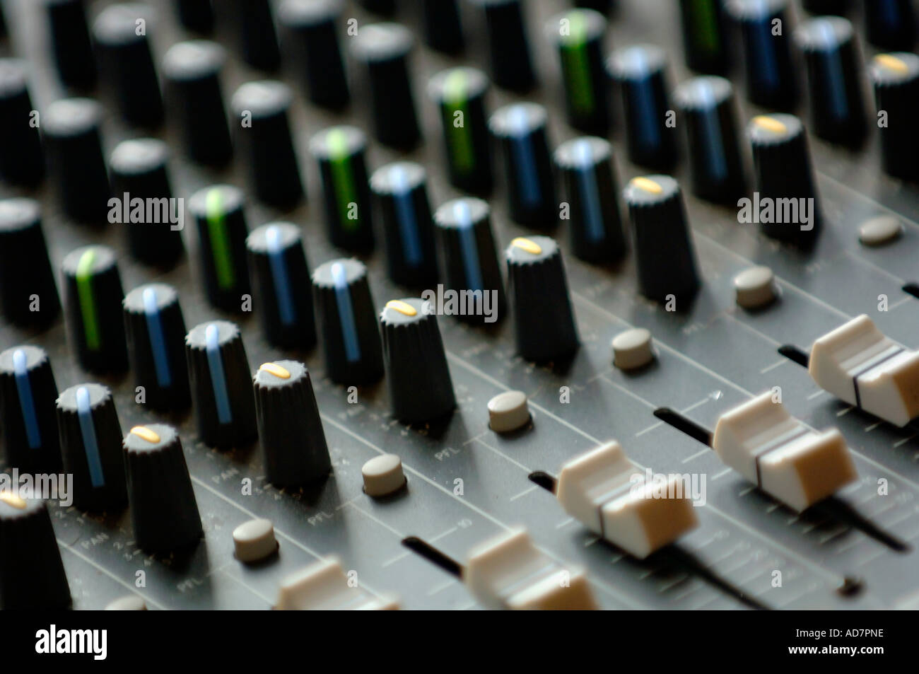 Soundboard levels hi-res stock photography and images - Alamy